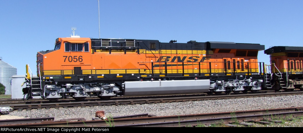 BNSF 7056